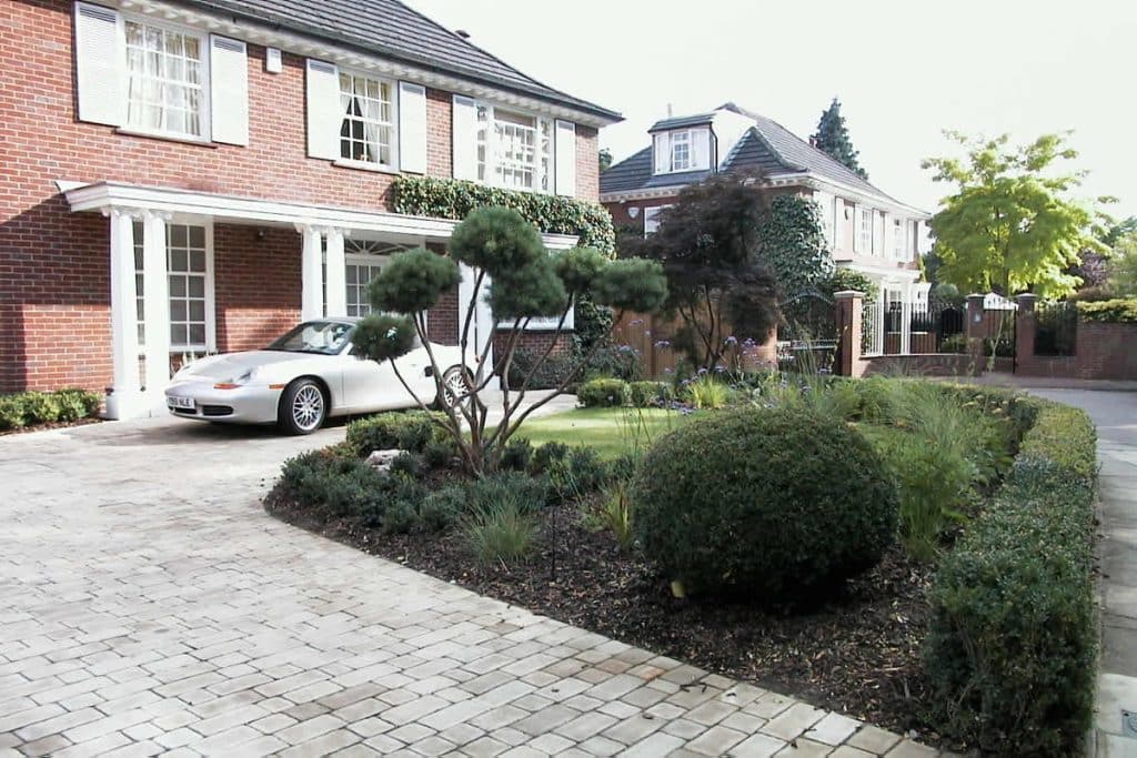 14 Circular Driveway Ideas for Your Home - Northern Feeling