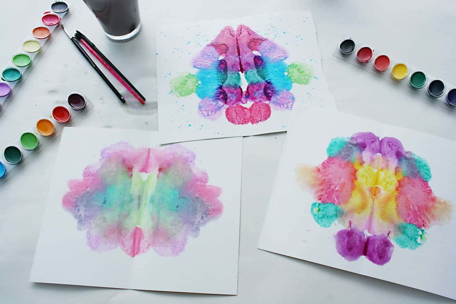 21 Creative Abstract Art Project Ideas To Try! - Northern Feeling