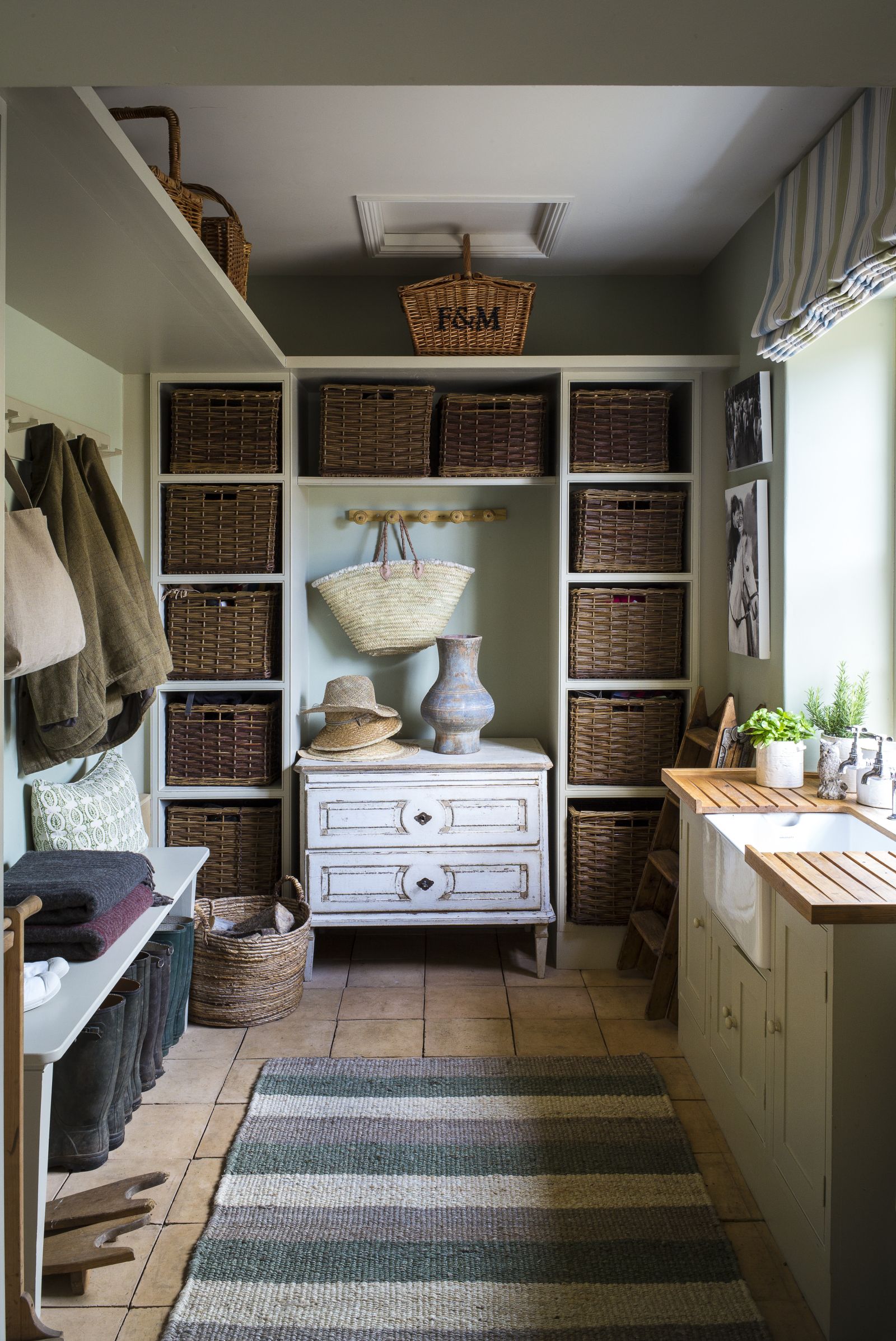 25 Clever Small Utility Room Organization Ideas - Northern Feeling